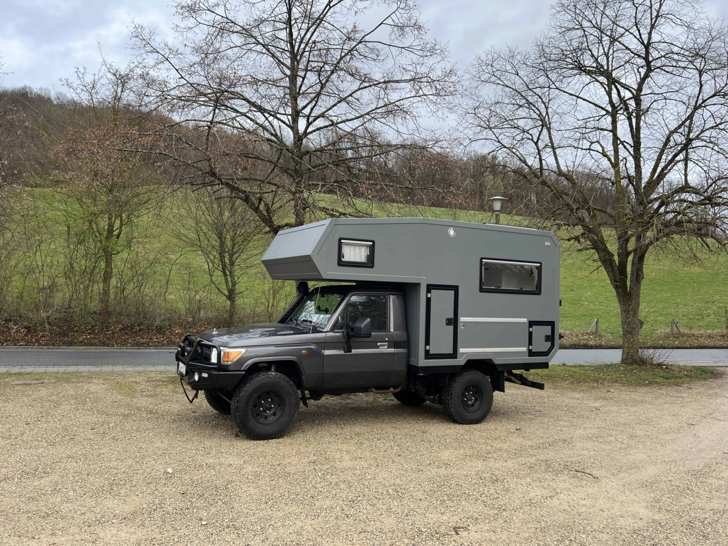 Toyota GRJ79 Expeditionsfahrzeug mit Expeditionskabine