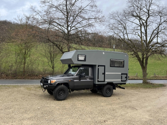 Toyota GRJ79 Expeditionsfahrzeug mit Expeditionskabine